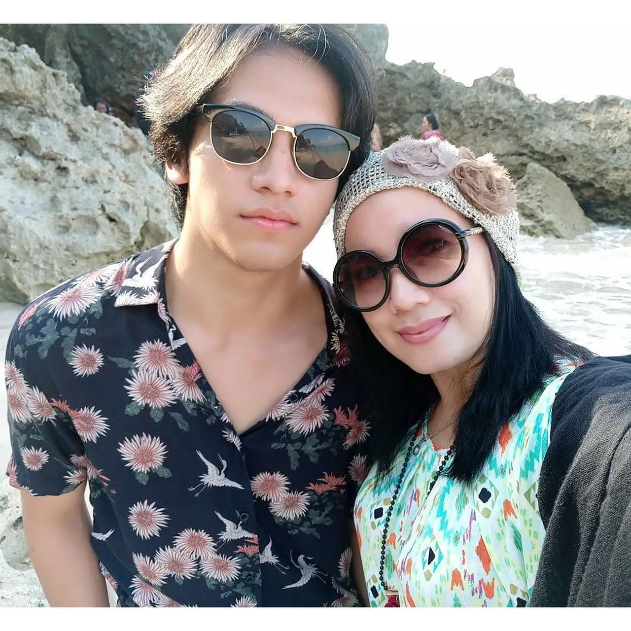 6 Momen Kebersamaan Jefri Nichol dan Ibunda, Super Lengket - Hot ...