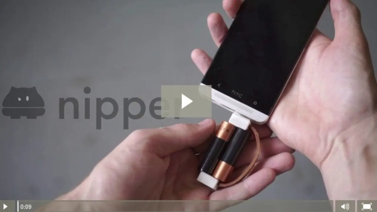 Begini Cara Ngecas Smartphone Pakai Baterai AA - Tekno Liputan6.com