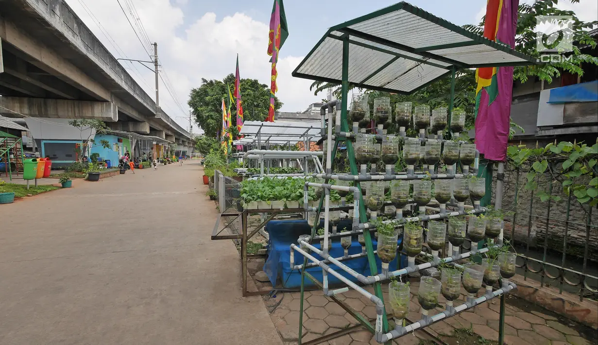 FOTO: Menengok RPTRA di Kolong Rel Kereta Mangga Dua Selatan - Foto ...