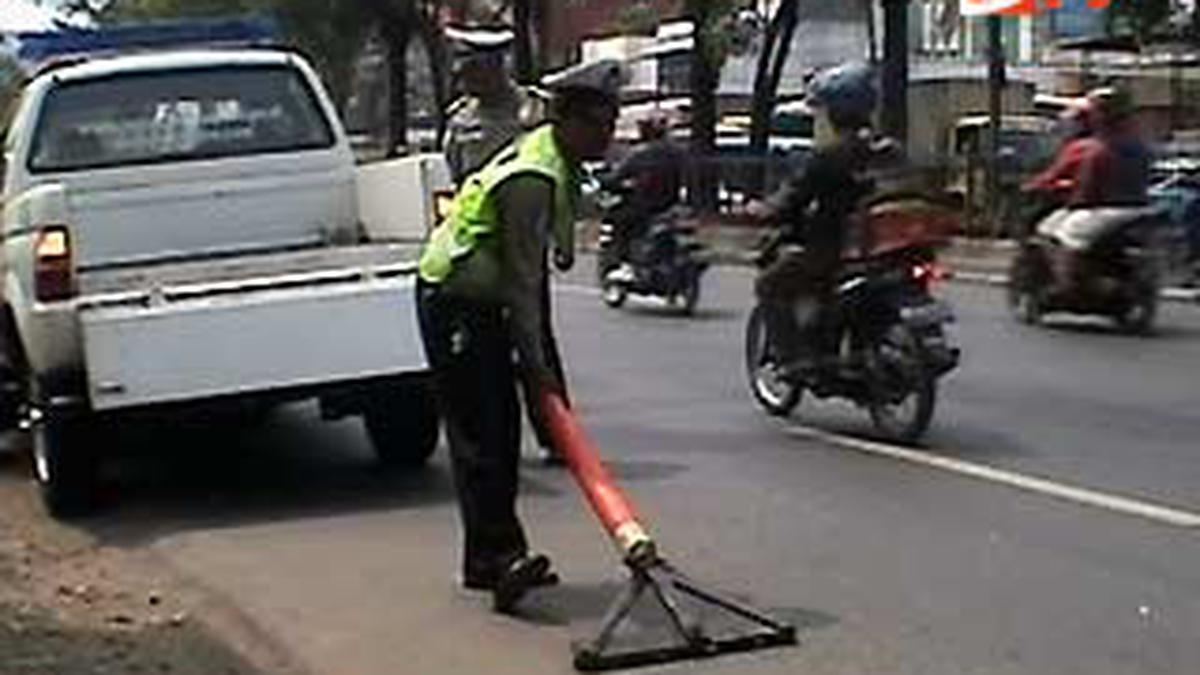 Awas, Ada Ranjau Paku di Jalanan Jakarta! - News Liputan6.com