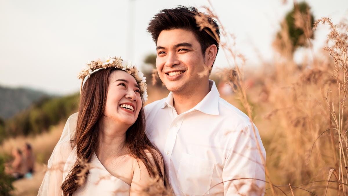 5 Tanda Pria yang Jatuh Cinta Padamu dari Sikap Perhatiannya - Relationship Fimela.com