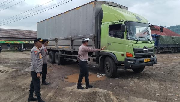 Voorijder Adalah: Pengawal Jalan yang Kontroversial di Indonesia