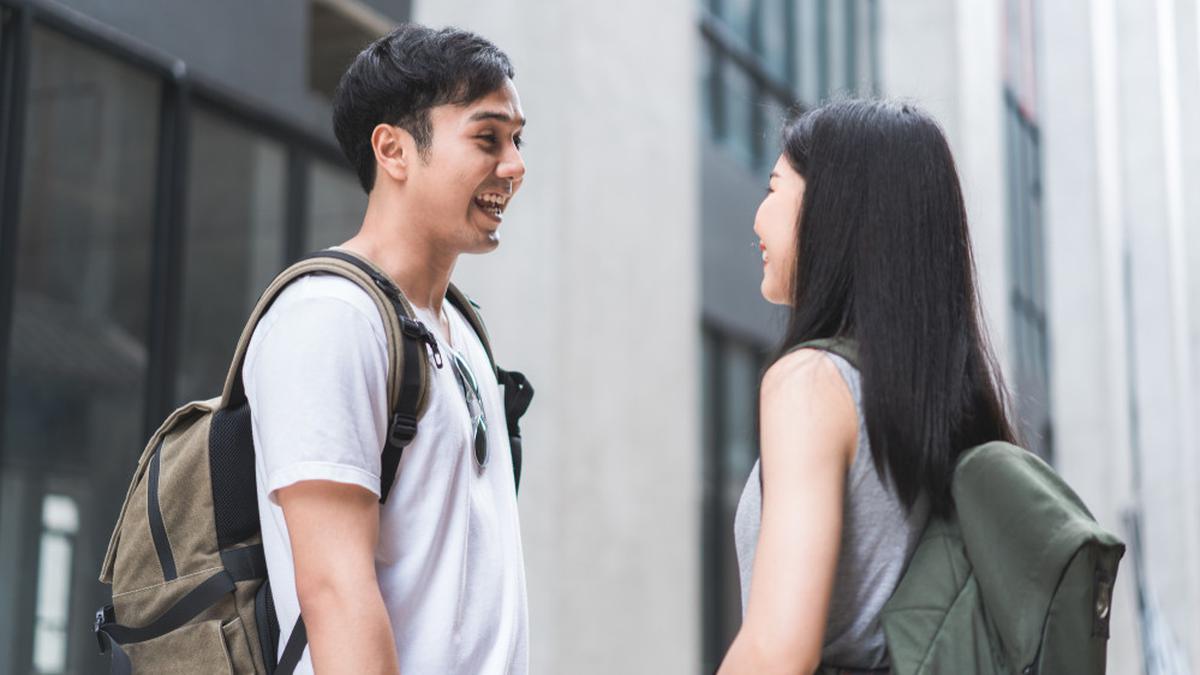 5 Cara Membuat Orang Penasaran Denganmu