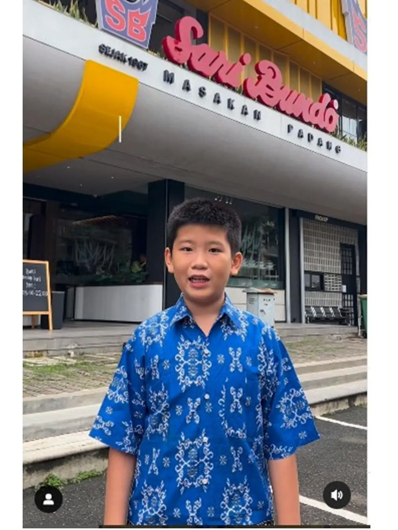 7 Potret Prince Bennedict yang Viral Karena Goyang Nasi Padang - Hot ...