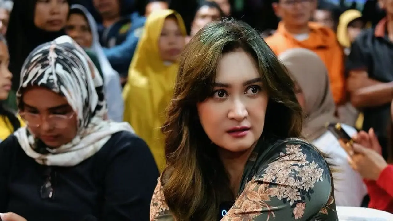 7 Model Kebaya Jawa Modern Ala Nafa Urbach, Inspirasi Tampil Anggun ke ...