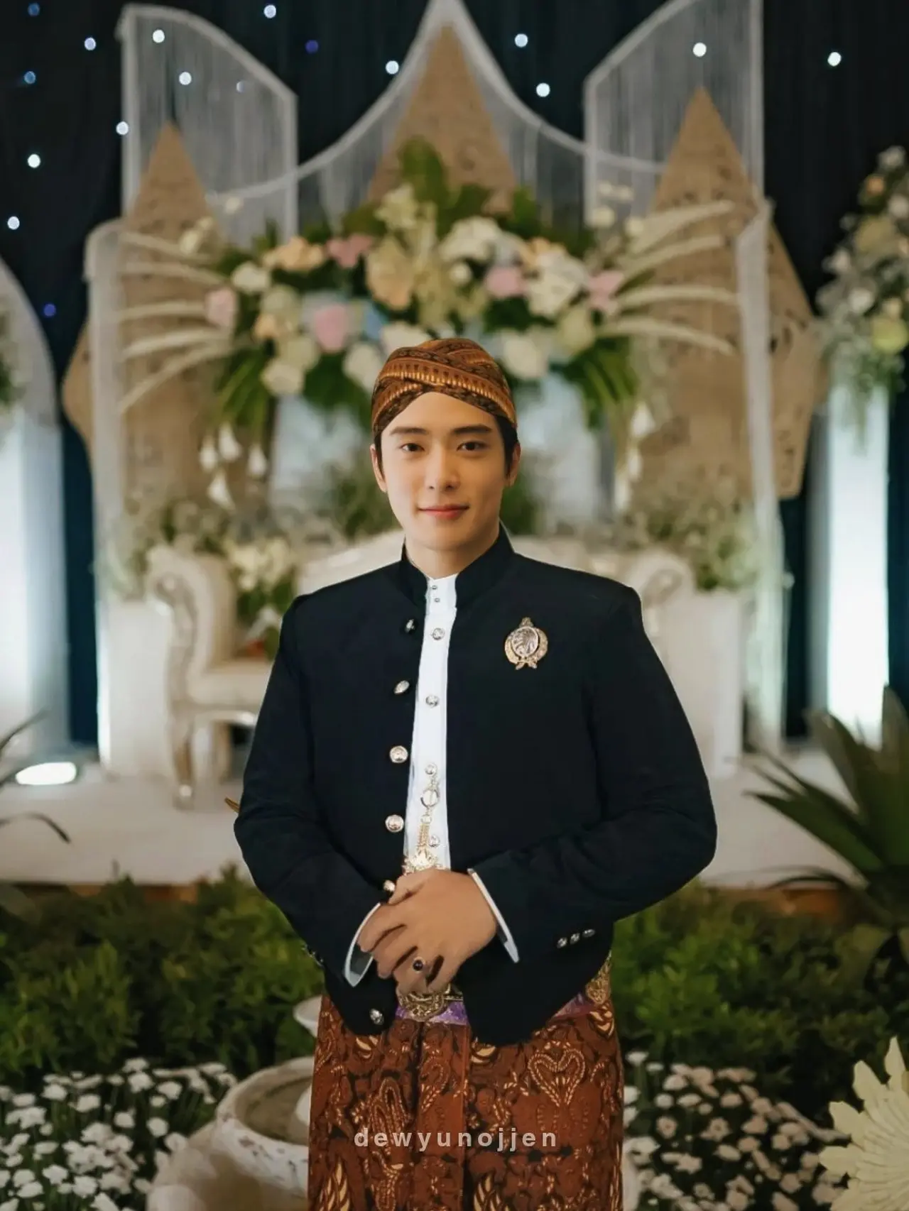 6 Editan Foto Member NCT Pakai Baju Adat, Sudah Seperti Warga Lokal - Hot Liputan6.com