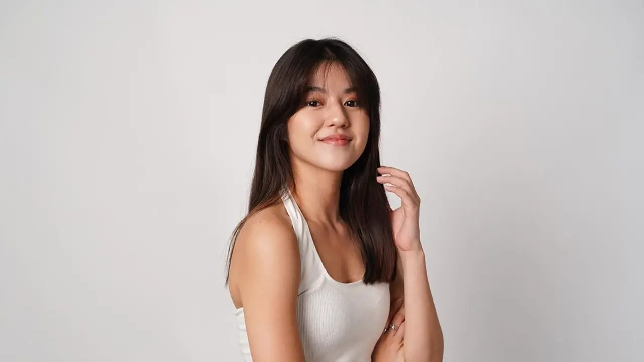 7 Potret Vonny Felicia alias Vonzy Berbalut Outfit Putih, YouTuber Cantik yang Bikin Jatuh Hati ...