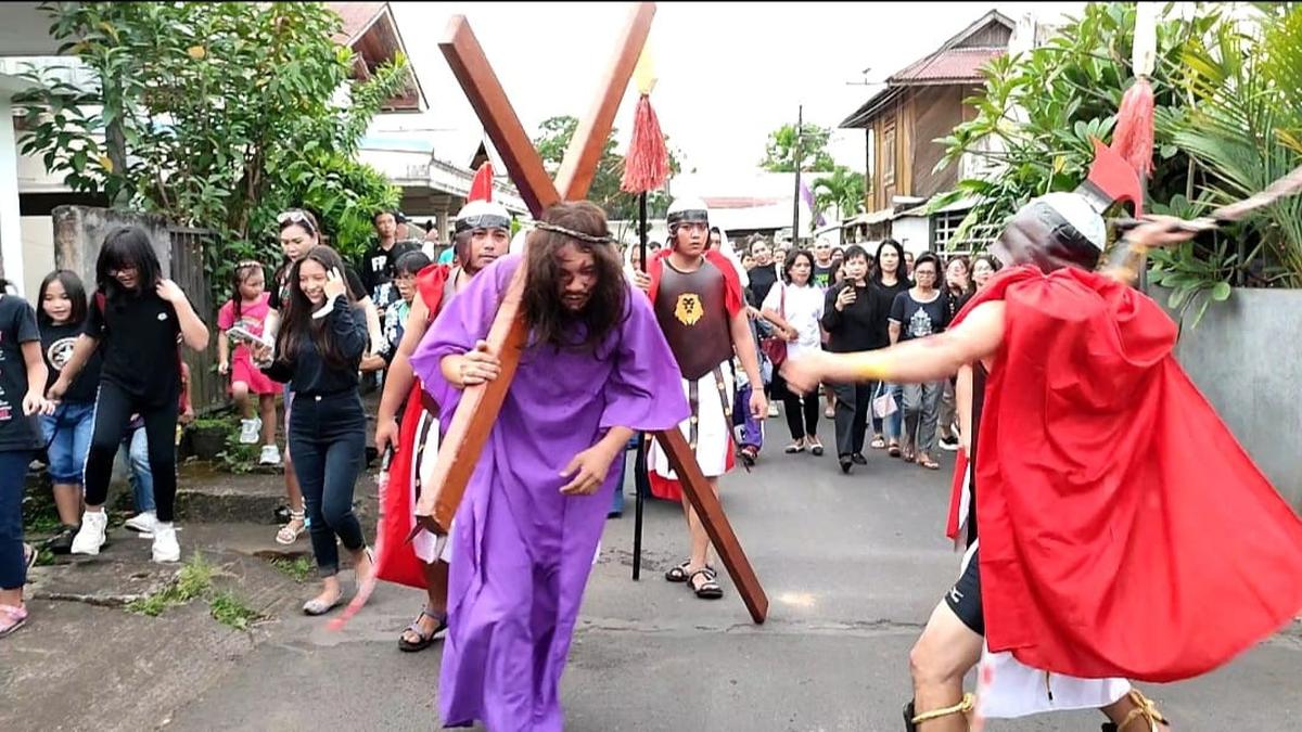 Jumat Agung di Manado, Mengikuti Perjalanan Yesus ke Golgota Melalui ...