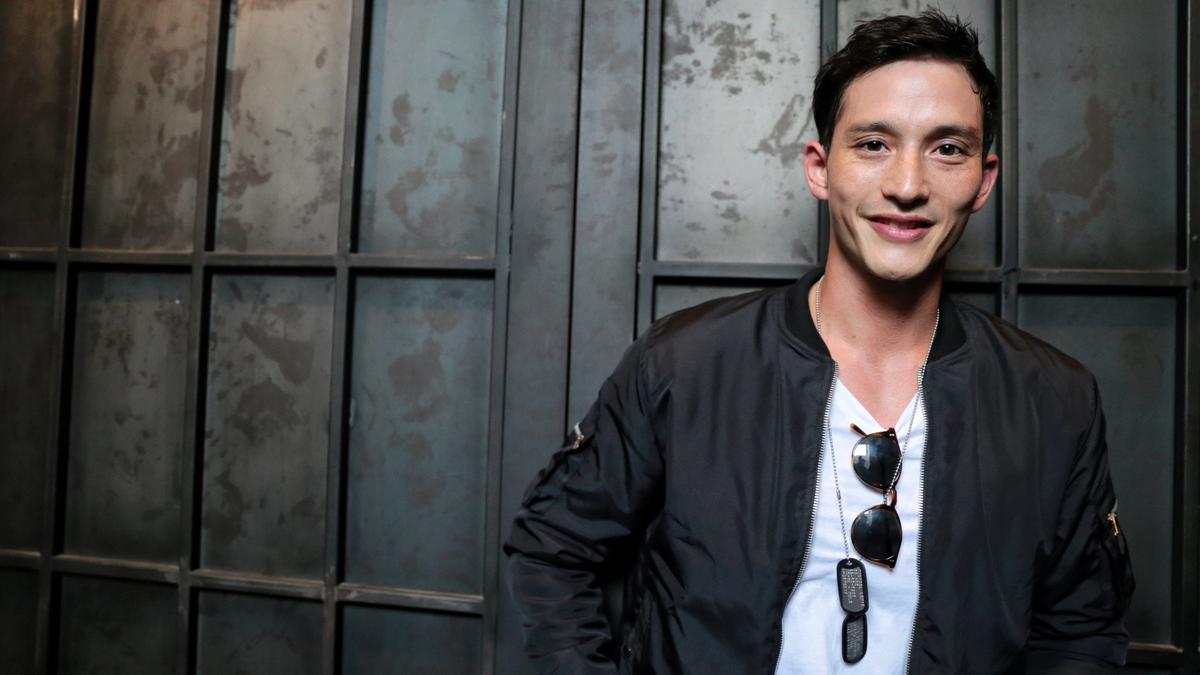 Fakta Mengejutkan di Balik Foto Topless Mike Lewis - Entertainment ...