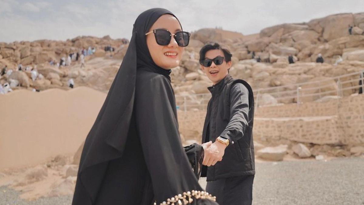 Potret Dinda Hauw dan Rey Mbayang Pakai Baju Couple Hitam, Selalu ...