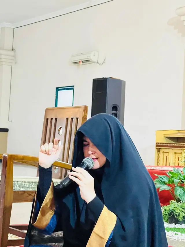 6 Potret Umi Yuni Istri Almarhum Ustaz Arifin Ilham, Sudah Nikah Lagi ...