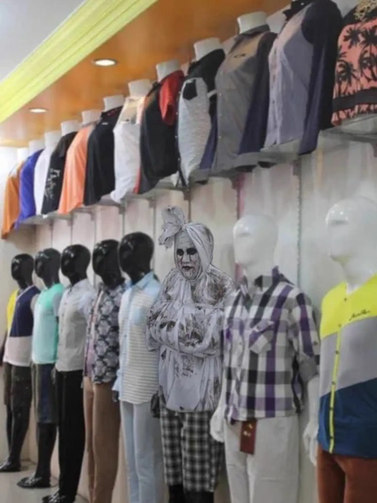 7 Editan Foto Netizen Lagi Cosplay Pocong Ini Bikin Geleng Kepala ...