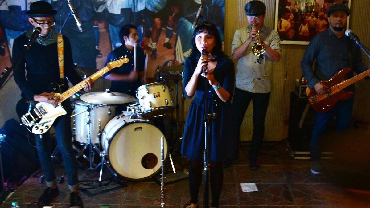 Kesan Manis Mocca Band Setelah Manggung untuk Persib - Indonesia Bola.com