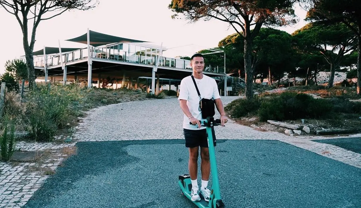 Potret Herjunot Ali yang Selalu Bahagia Nikmati Masa Lajang di Usia 37 ...