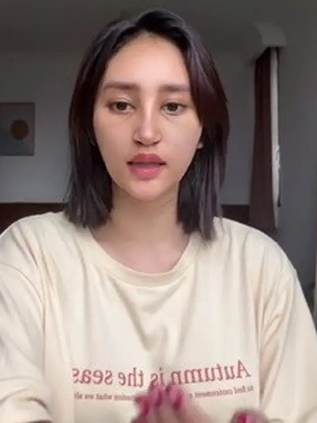 6 Potret Terbaru Permesta Dhyaz Anak Farida Nurhan Usai Oplas ...