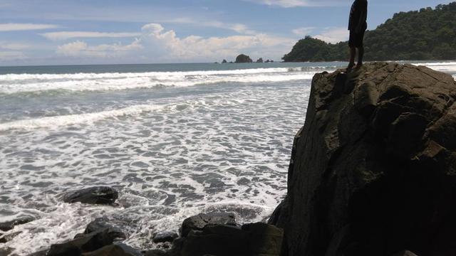 5 Wisata Pantai di Blitar, Punya Pemandangan yang Indah - Surabaya ...