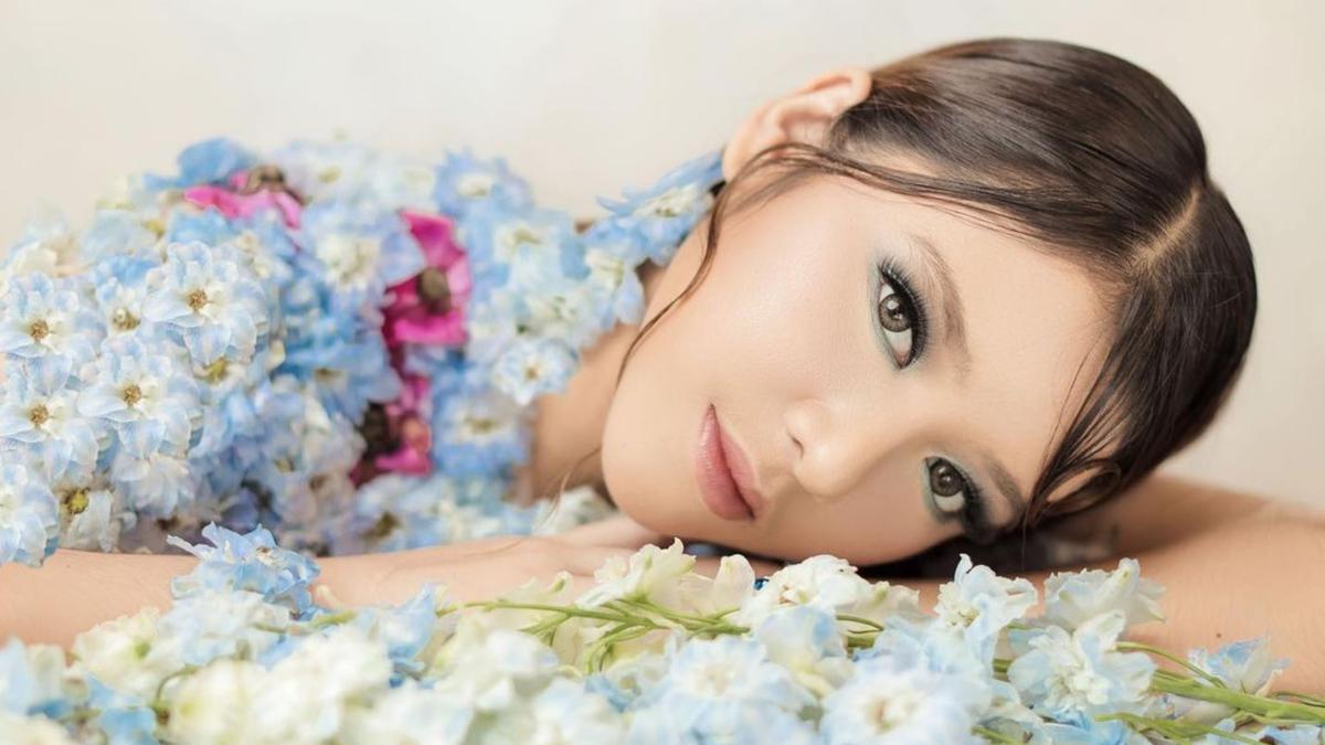 FOTO: Pesona Tiara Andini saat Pemotretan Bertabur Bunga