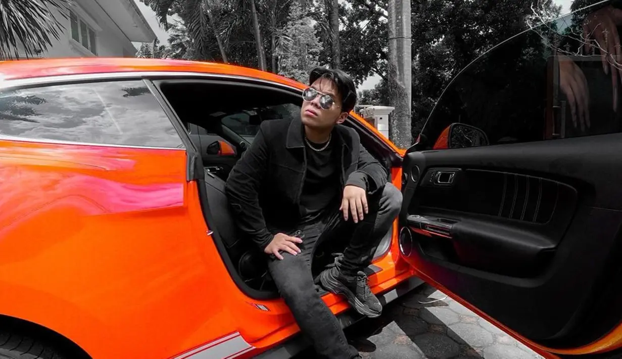 FOTO: Gaya Thariq Halilintar Pakai Outfit Hitam, Tampil Keren - Foto ...