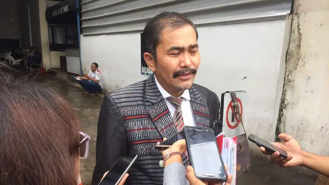 Profil Kamaruddin Simanjuntak, Pengacara yang Datangi Bareskrim Pakai ...