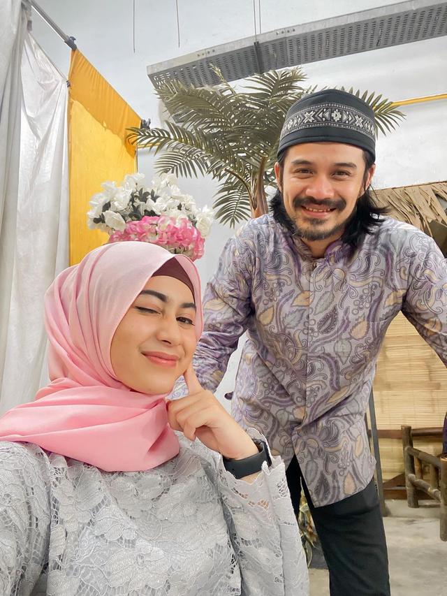 7 Gaya Sintya Marisca Saat Tampil Berhijab, Bikin Pangling - Hot ...