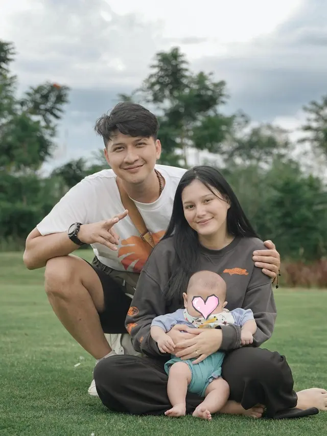 6 Potret Keluarga Ammar Zoni dan Aditya Zoni Momong Anak Bareng, Kompak ...
