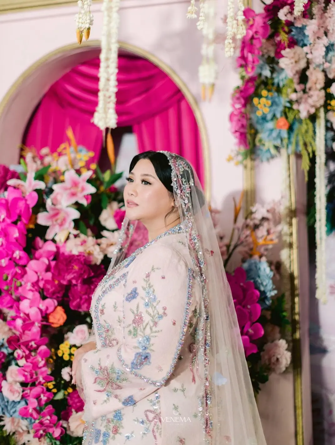 6 Potret Tampilan Manis Clarissa Putri Kenakan Dress Pink di Momen ...