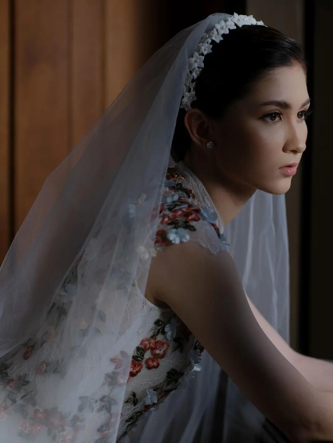Potret Celia Thomas Saat Pakai Gaun Putih, Tampil Anggun Bak Pengantin ...