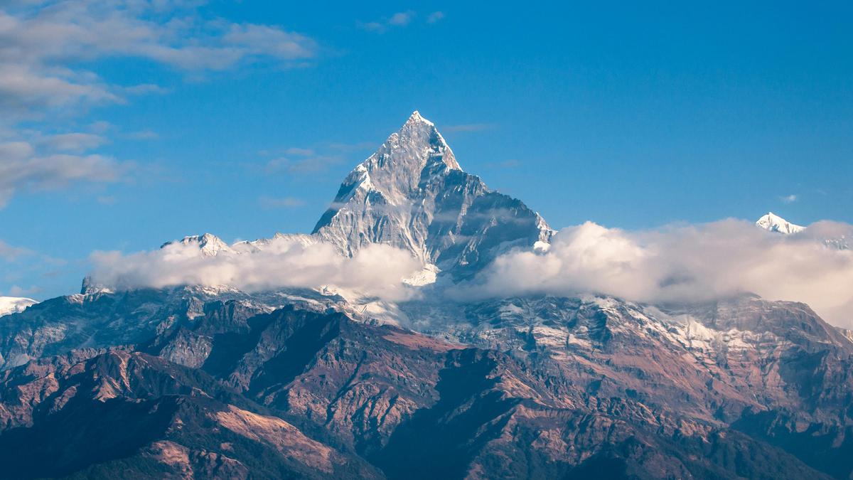 9 Ayat Al-Qur'an tentang Gunung yang Bisa Dipahami