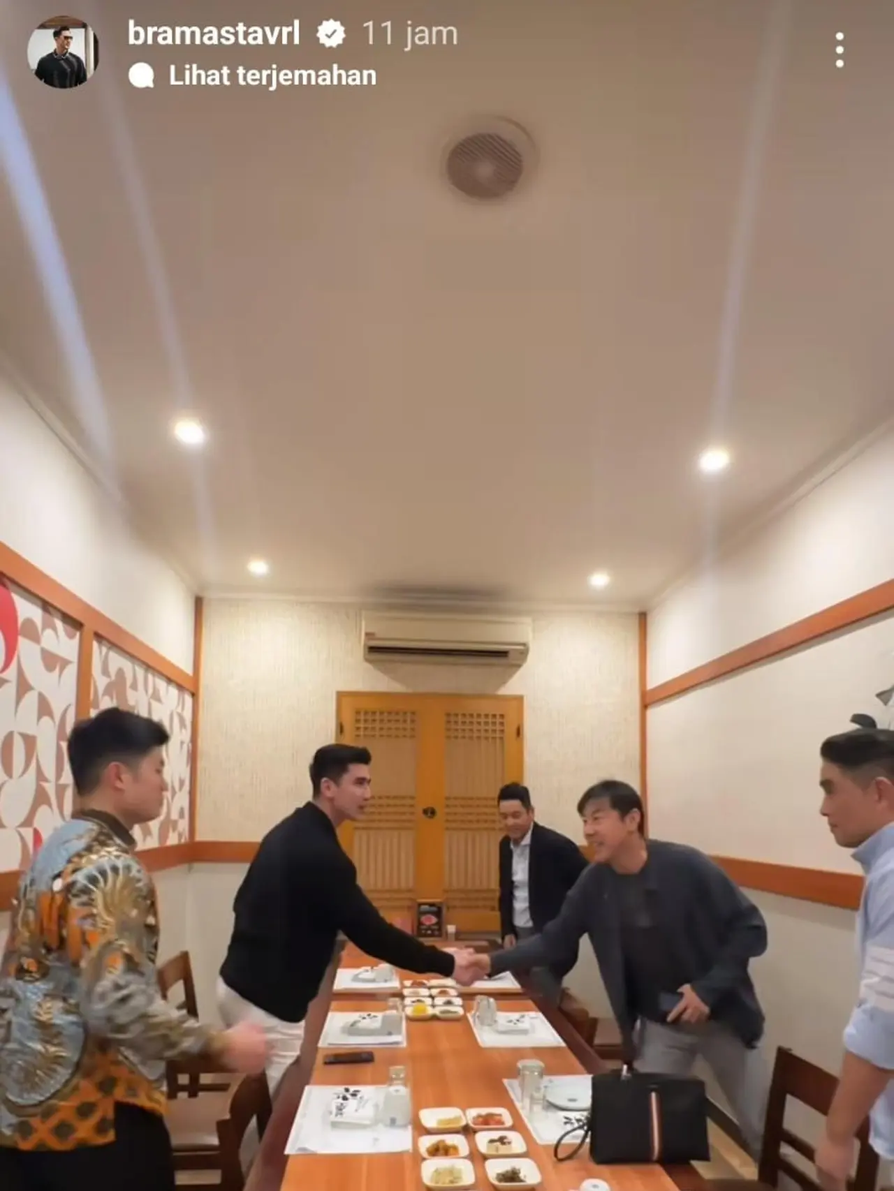 Verrell Bramasta Pamer Potret Makan Malam Bareng Shin Tae-Yong, Hangat ...