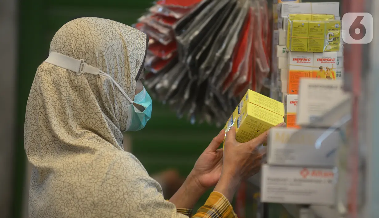 FOTO: Penjualan Masker Bedah di Pasar Pramuka Masih Normal - Foto ...