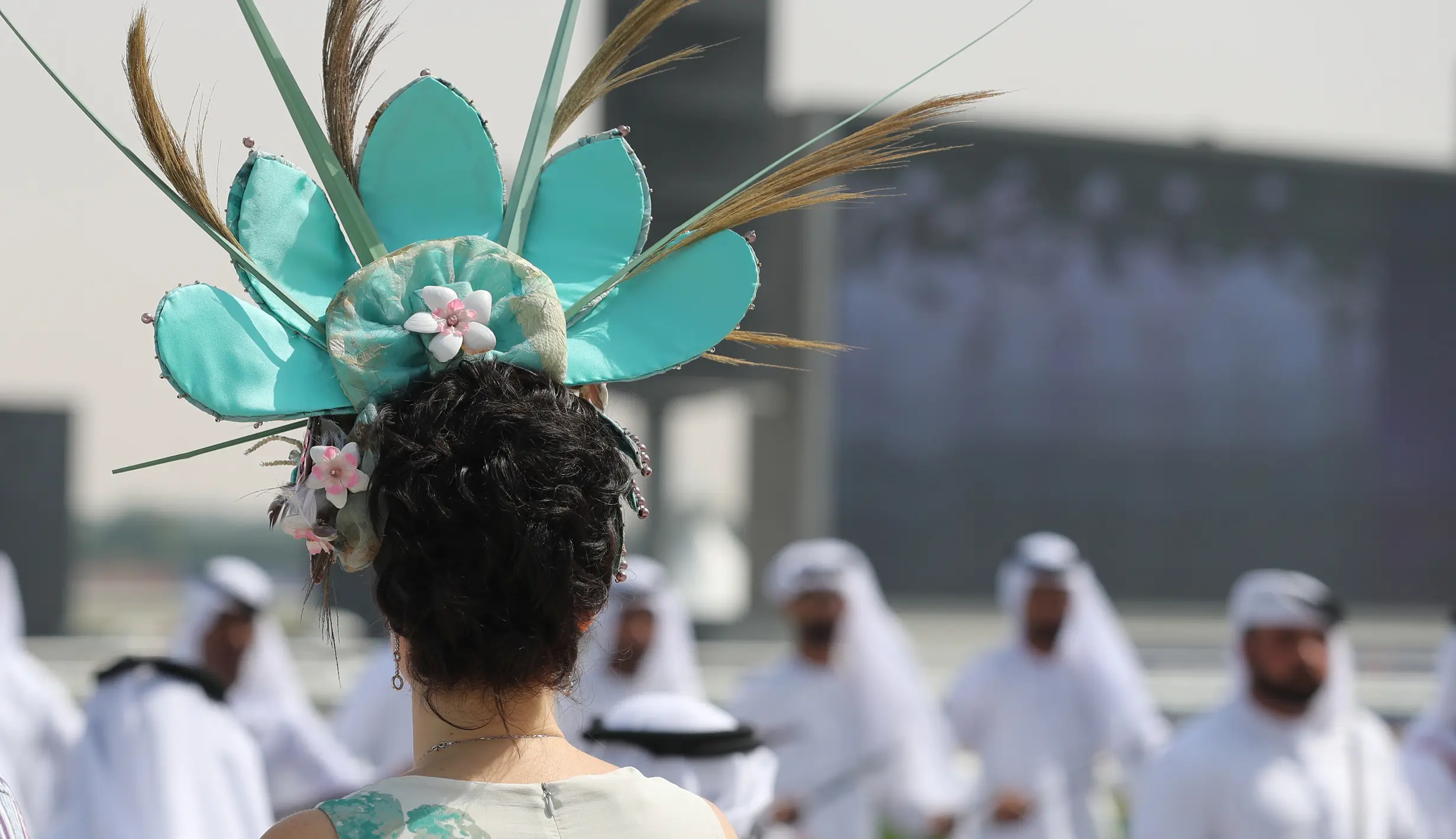FOTO: Aneka Topi Unik Penonton Pacuan Kuda Termahal di Dunia - Foto ...