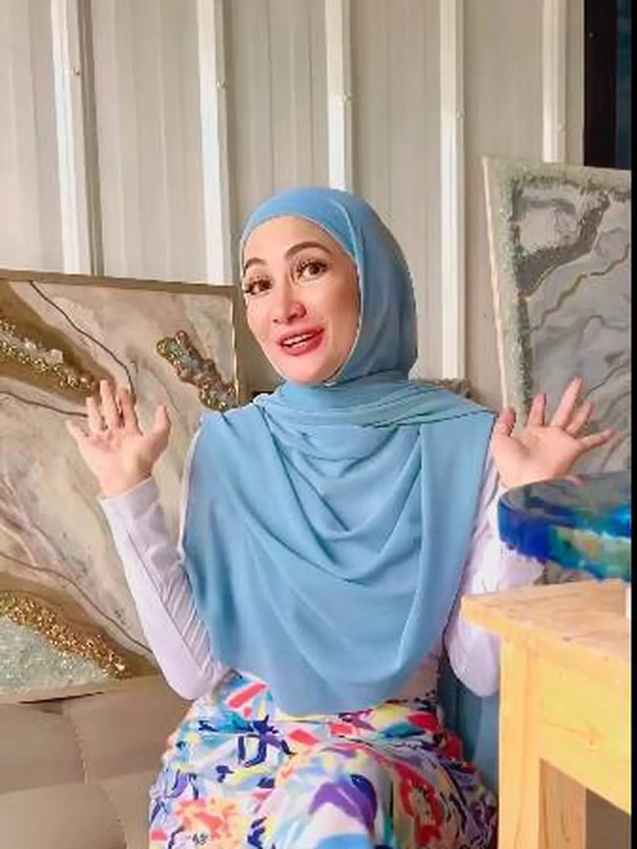 6 Pesona Natalie Sarah Vakum Dunia Hiburan, Pilih Geluti Seni Resin ...