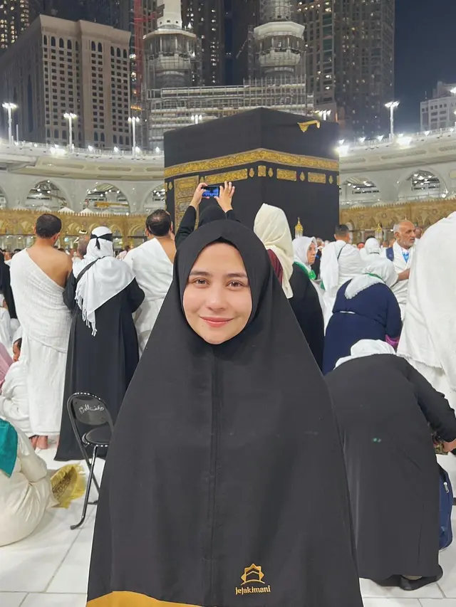 Tangis Prilly Latuconsina Pecah Di Hari Terakhir Umrah Teringat