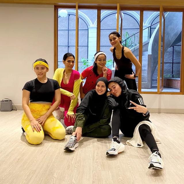 Pertemanan Sehat, Ini 6 Potret Geng Artis Olahraga Bareng - Hot ...