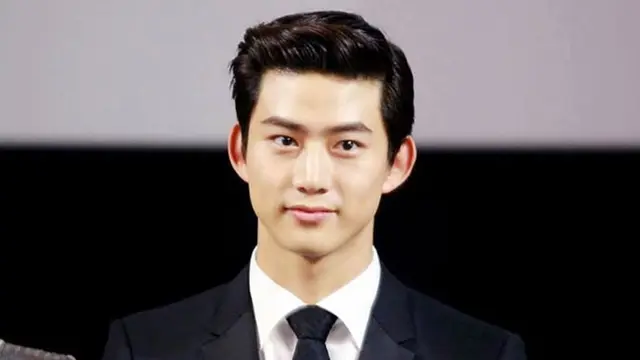 Taecyeon `2PM` Beri Kado Natal Untuk Penggemarnya - ShowBiz Liputan6.com