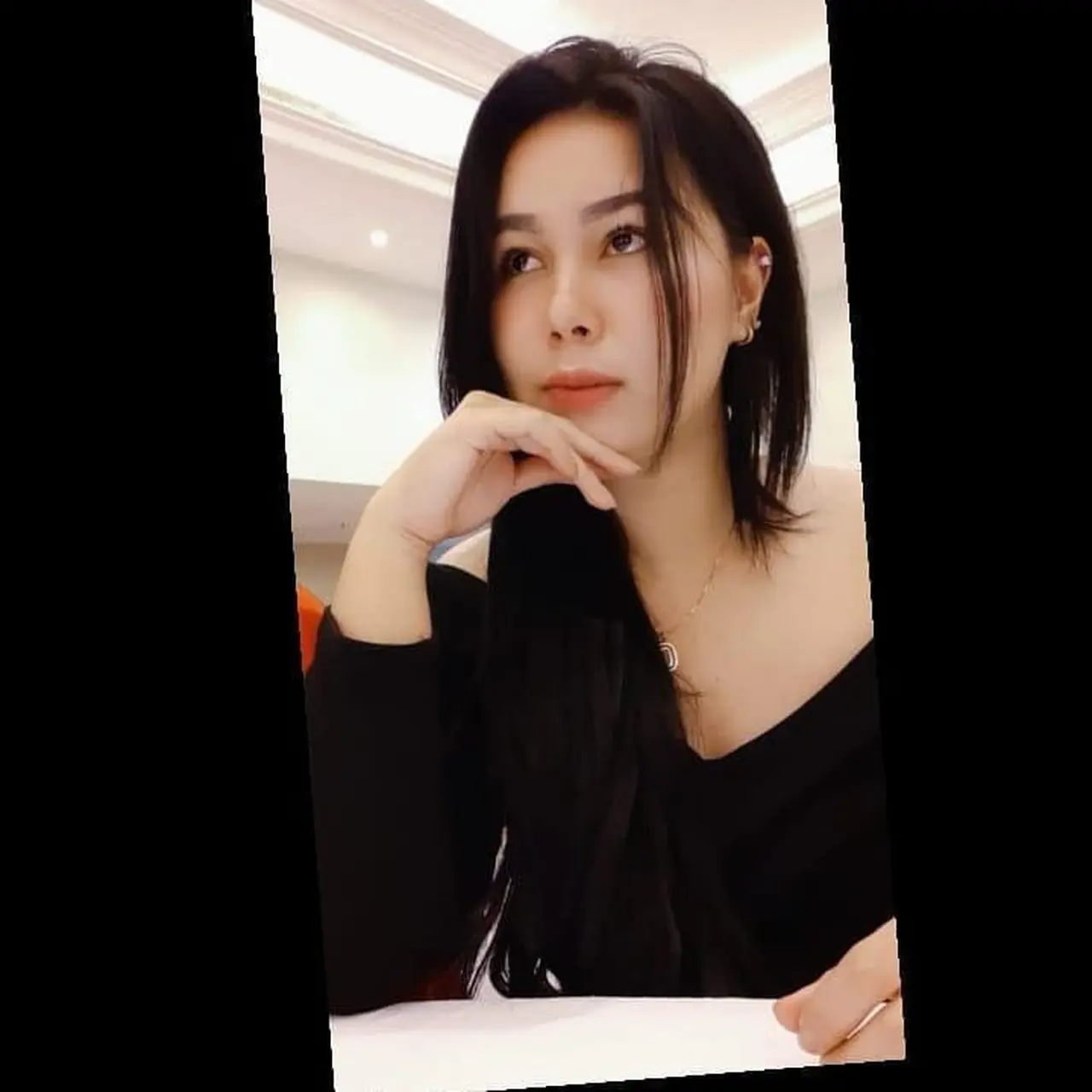 7 Potret Claudya, Tunangan Aprilio Manganang yang Selalu Banjir Pujian ...