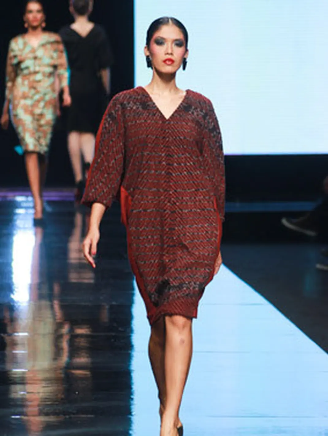 Kain Tenun Olahan Obin, Oscar & Sofie - Photo Fimela.com