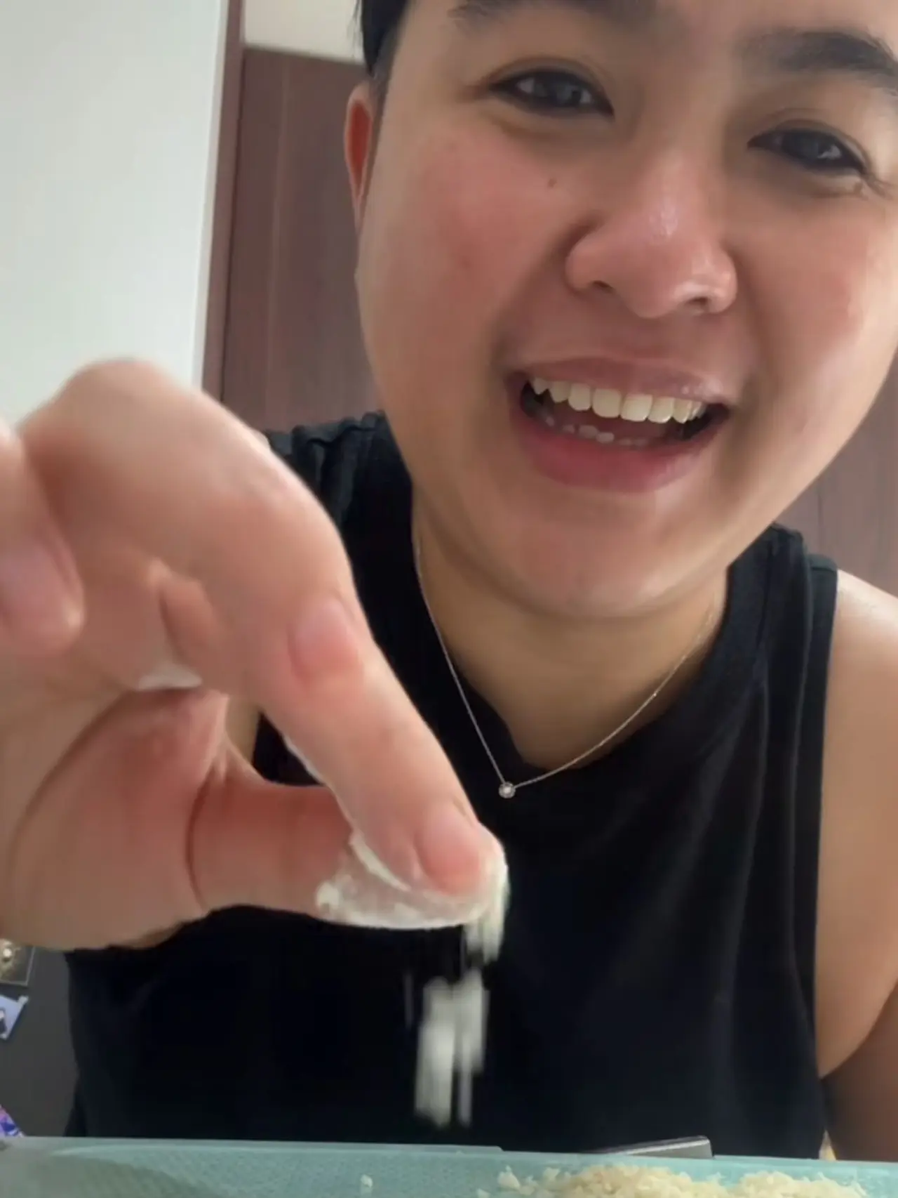 Pengakuan Meira Anastasia Istri Ernest Prakasa yang Takut pada Tepung ...