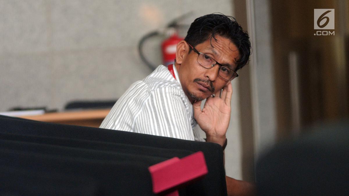 FOTO: Ekspresi Anggota DPRD Bekasi Sulaeman Jelang Diperiksa KPK - Foto ...