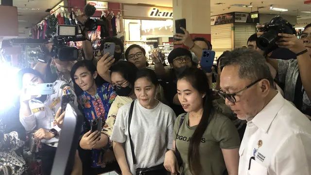 Susul Pasar Tanah Abang, PGC Cililitan Kini Sepi Pembeli - Bisnis ...