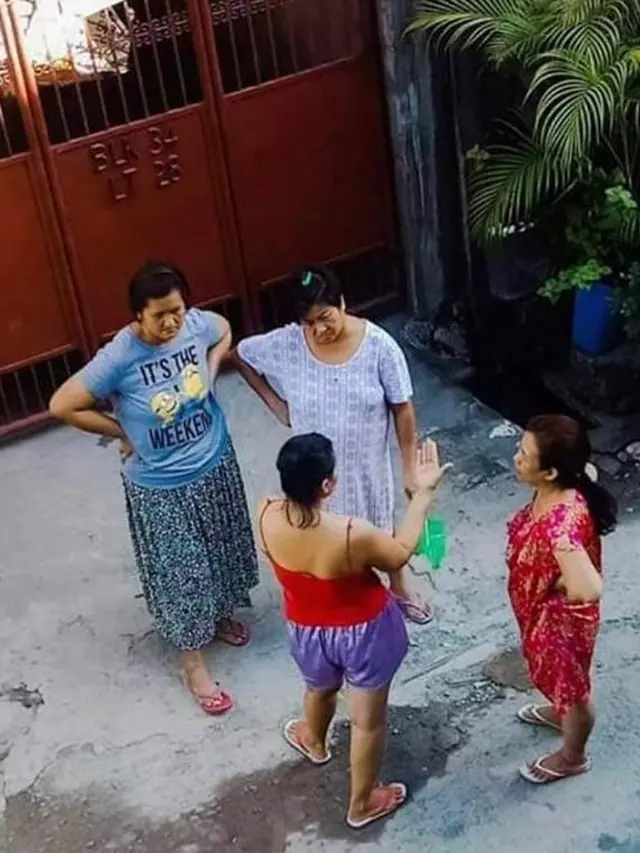 8 Potret Absurd Emak-Emak Kalau Lagi Kumpul Bareng Ini Bikin Geleng Kepala - Hot Liputan6.com