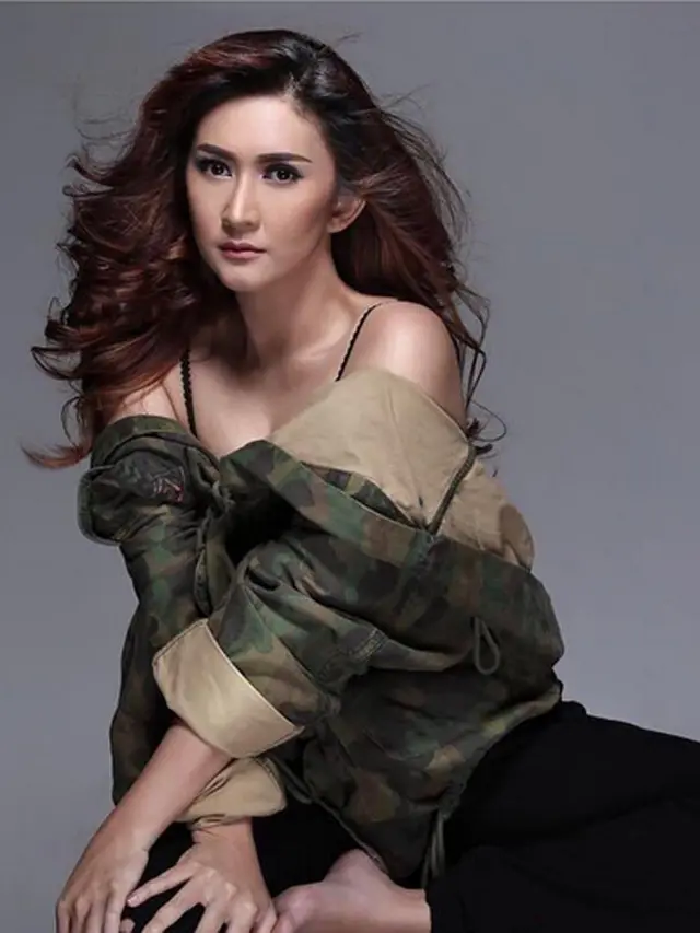 Cerai dari Zack Lee, Nafa Urbach Digosipkan dengan David NOAH - ShowBiz Liputan6.com