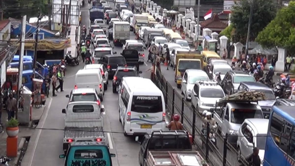 Arus Balik Libur Natal, Cipanas-Cianjur Sempat Macet 10 KM - News Liputan6.com