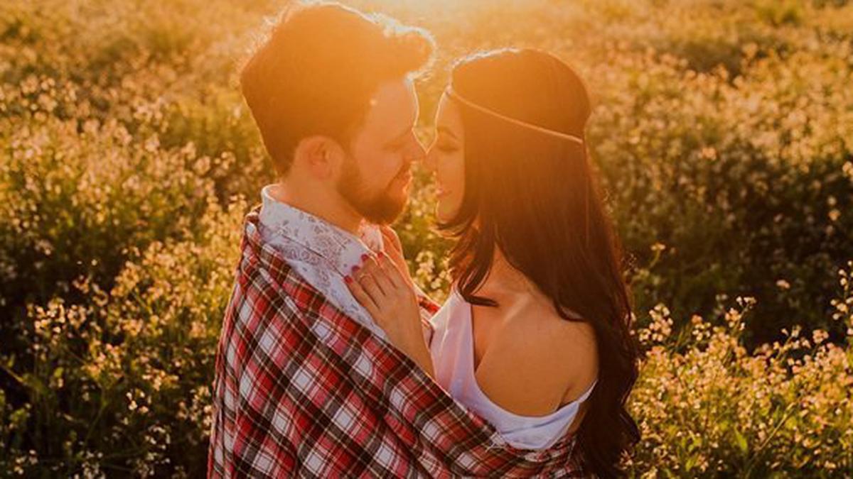 Lengket Kaya Perangko, 4 Zodiak Ini Paling Nggak Mau Lepas dari ...