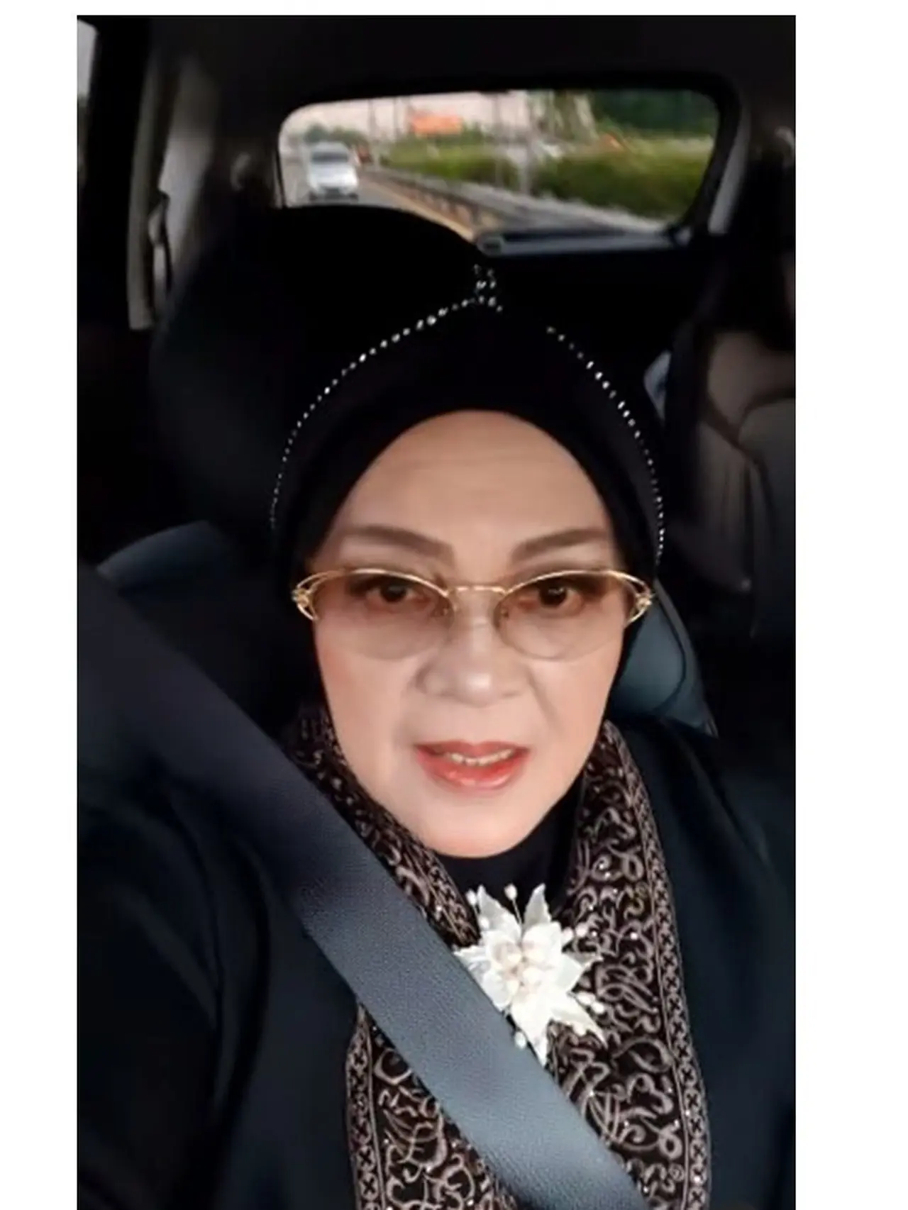 7 Potret Terbaru Leily Sagita Pemeran Mak Lampir, Disebut Awet Muda - Hot Liputan6.com