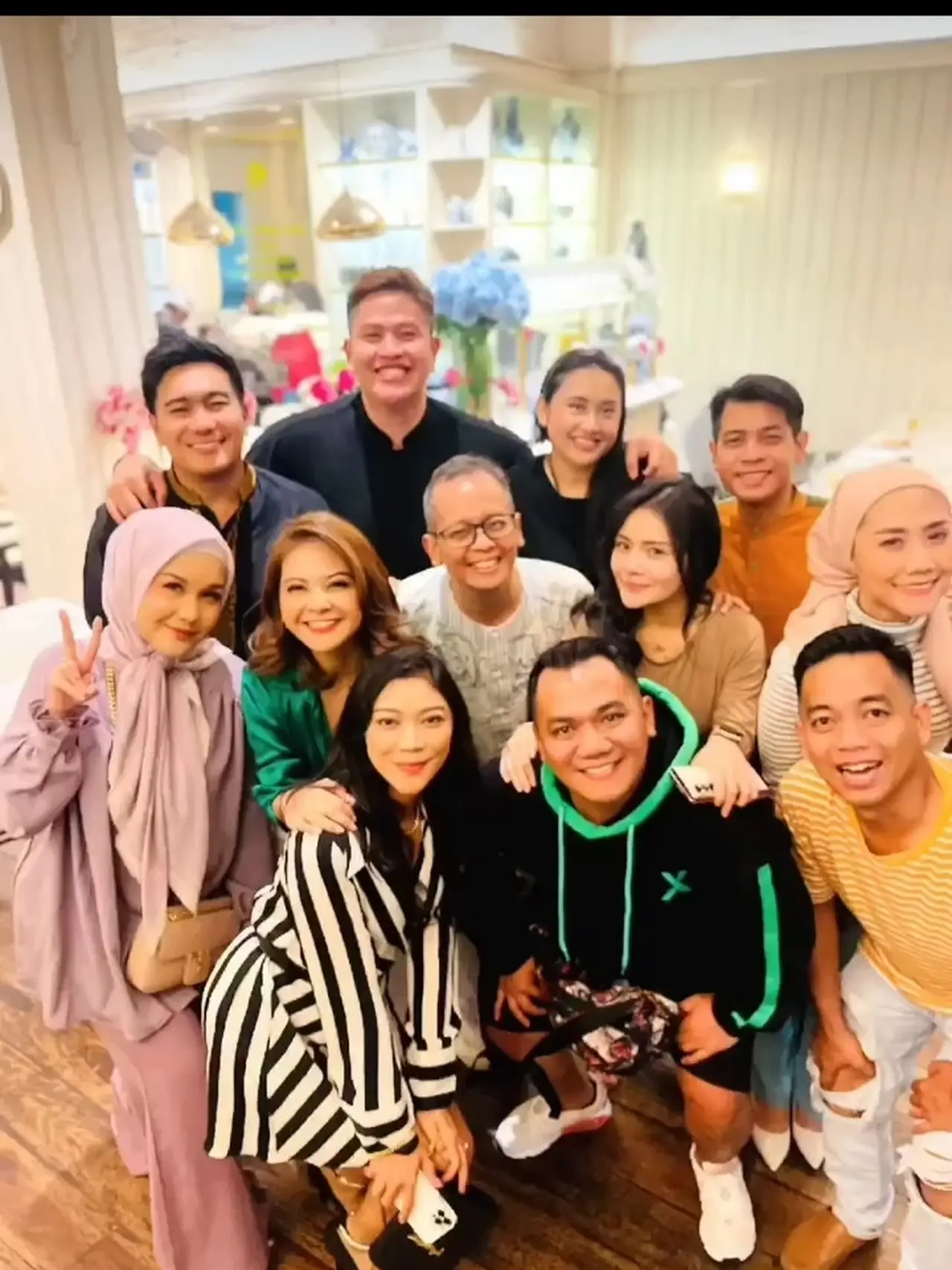 6 Potret Alumni AFI 1 hingga 2006 Reuni di Acara Bukber Ramadhan: Temu Kangen Mawar, Tiwi eks T2 ...