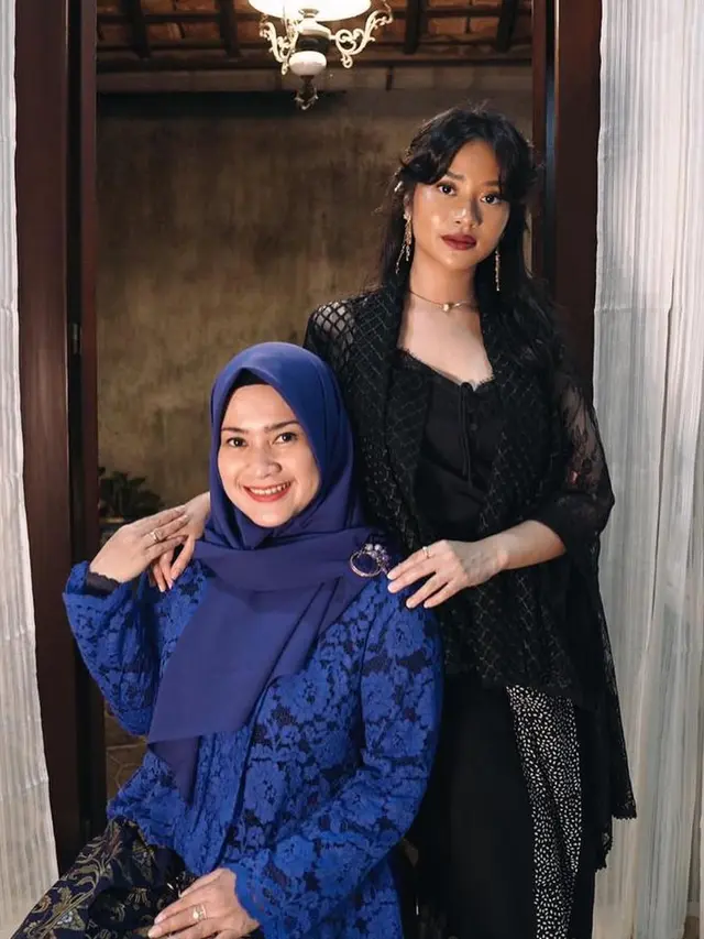 9 Potret Kebersamaan Ikke Nurjanah dan Adira Kania Putri Semata Wayangnya, Kompak dan Penuh ...