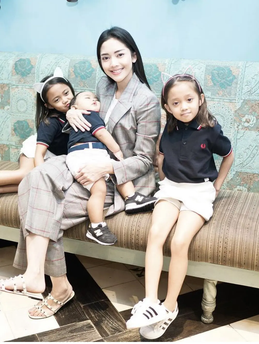 8 Inspirasi Outfit Ketika Pergi Bersama Anak dari Ririn Dwi Ariyanti ...