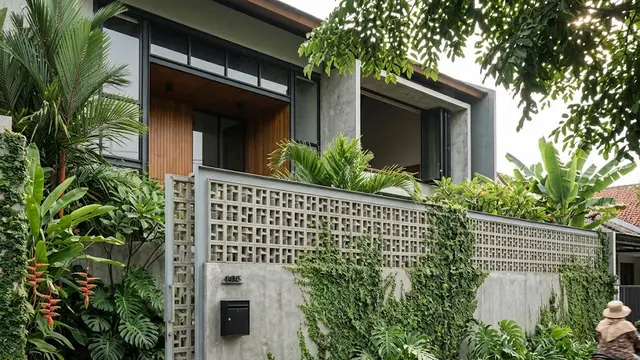 6 Ide Pagar Beton Ekspos dengan Sentuhan Tanaman Rambat, Fasad Rumah ...