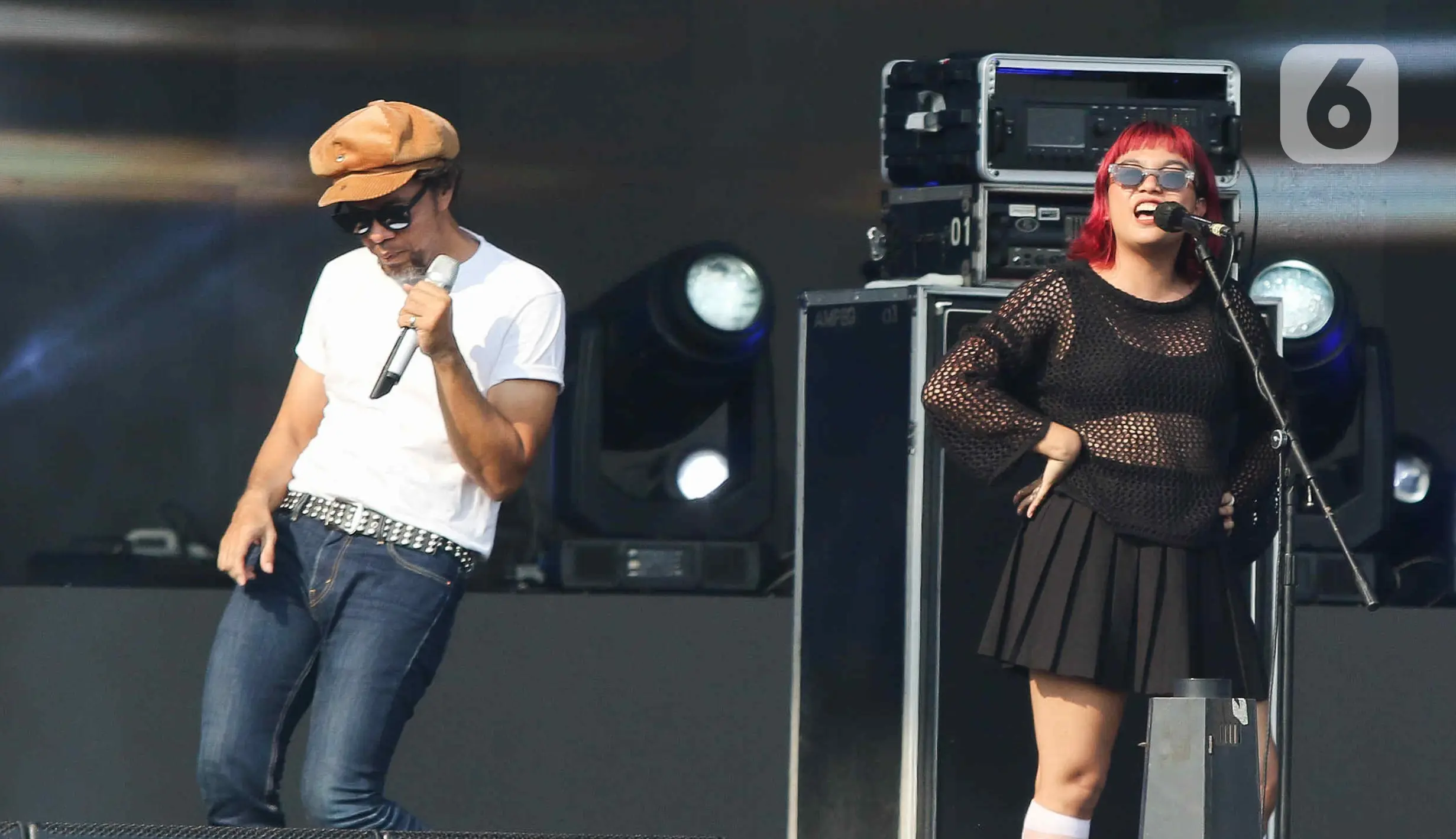 Aksi The Upstairs di Panggung Soundrenaline 2022 - Foto Liputan6.com